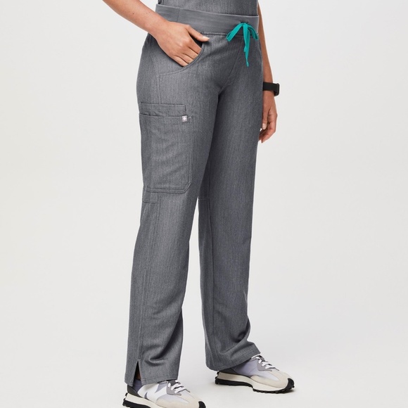 Figs | Pants & Jumpsuits | Figs Kade Cargo Technical Collection Scrubs ...